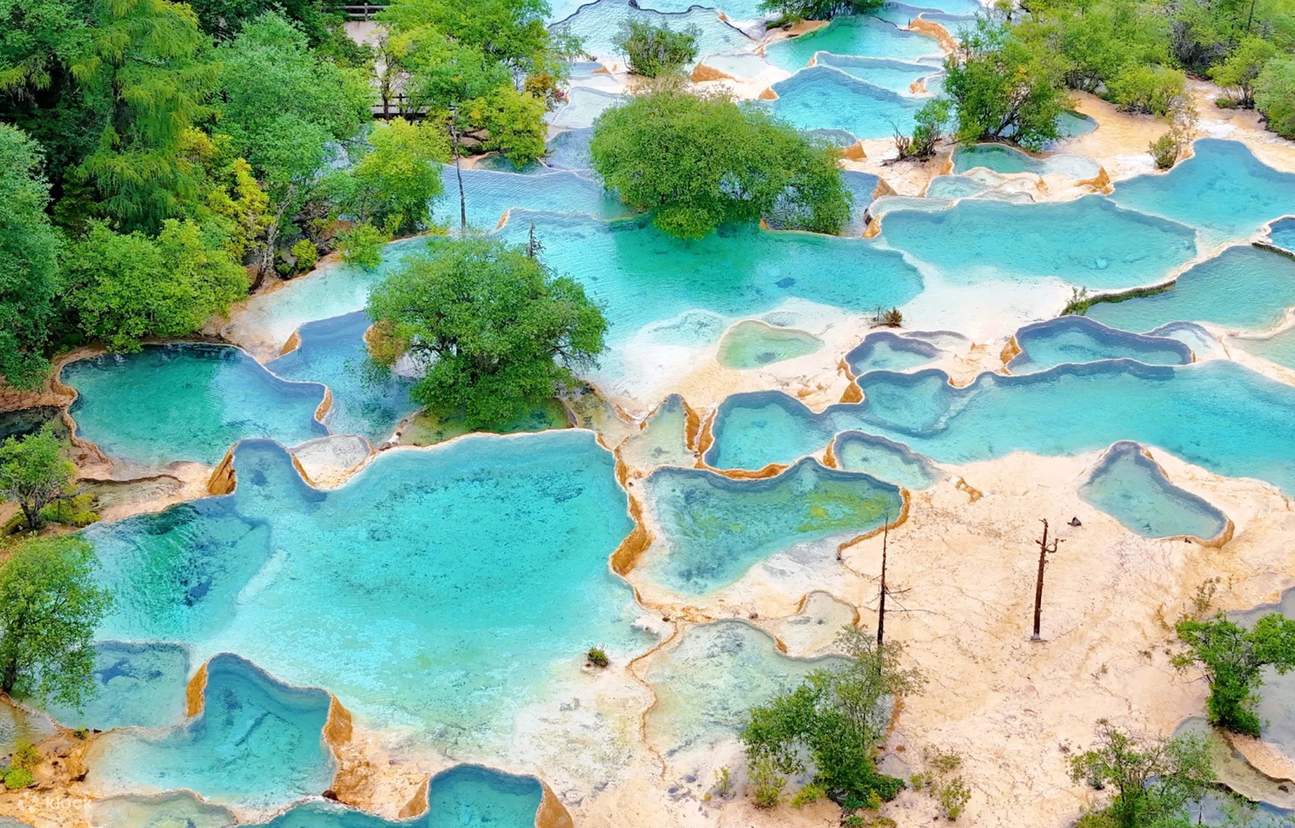 5-Day High-End Train Tour in Jiuzhaigou, Chengdu, Sichuan (Chengdu Free ...